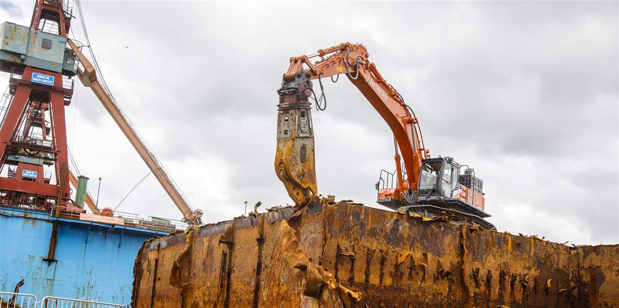 Excavators – designed for demolition - Demolition & Recycling International