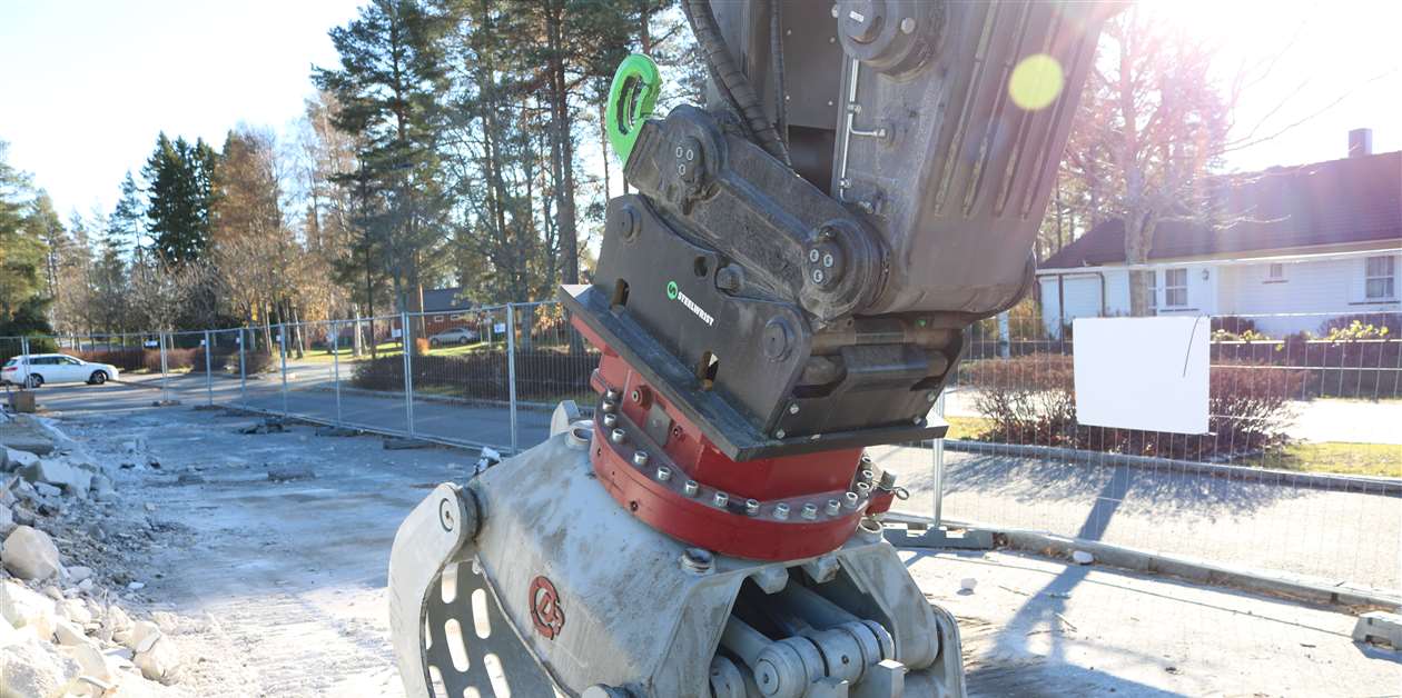 Safety on site: the role of the quick coupler - Demolition & Recycling ...