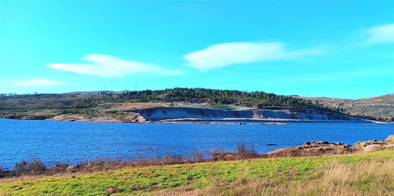 How DST and Tagregados demolished the Gouvães Quarry - Demolition ...