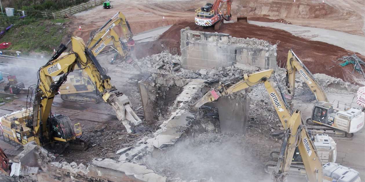 4,000-tonne bridge removed in 42 hours for HS2 - Demolition & Recycling ...
